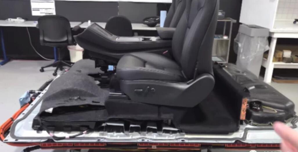 Tesla 4680 Model Y Disassembly: Seat And Battery Pack Together! – TOPCARS