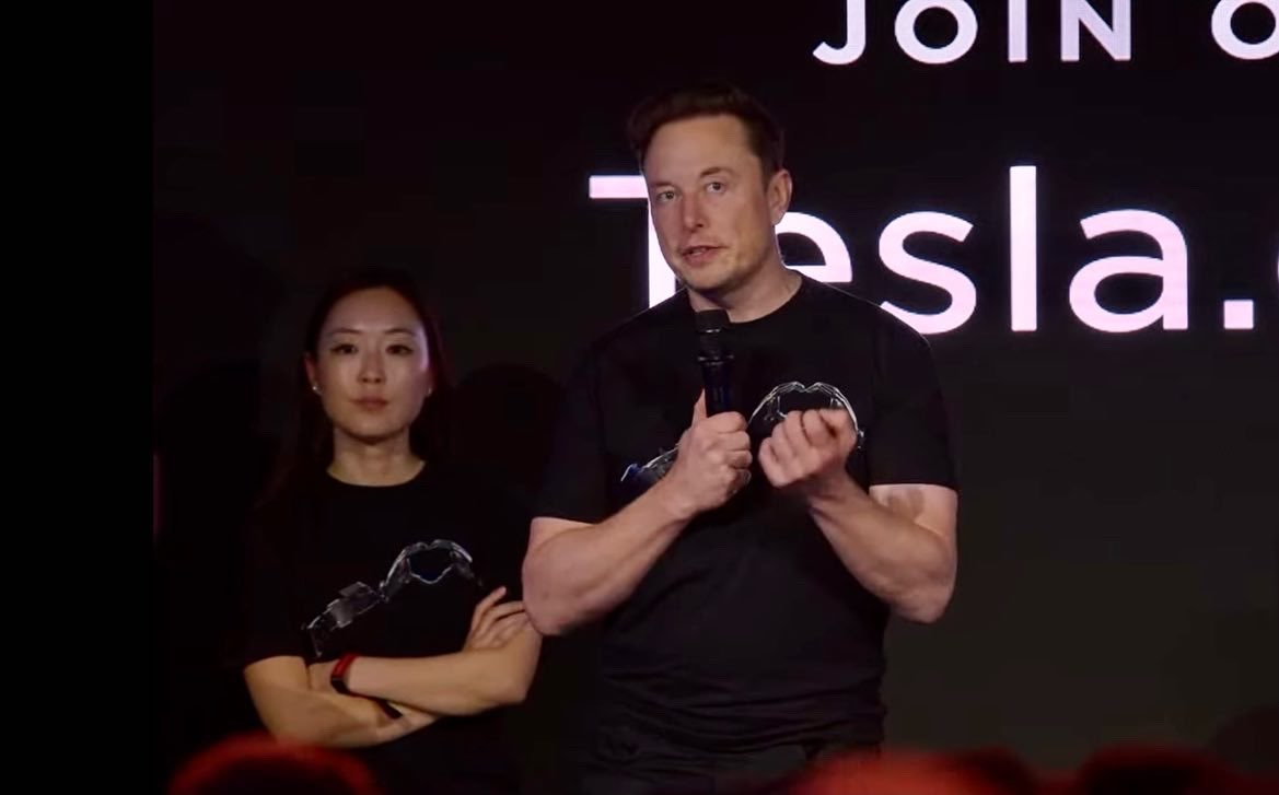 Tesla FSD team loses a key figure as Autopilot program product directo ...